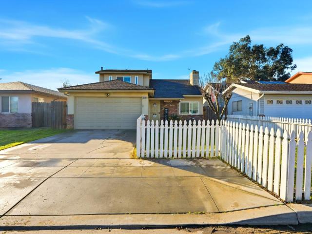 4297 W Brown Ave, Fresno, CA 93722 | MLS #643918 | Compass