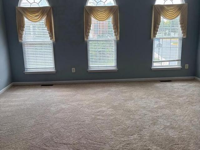 42902 Overly Square