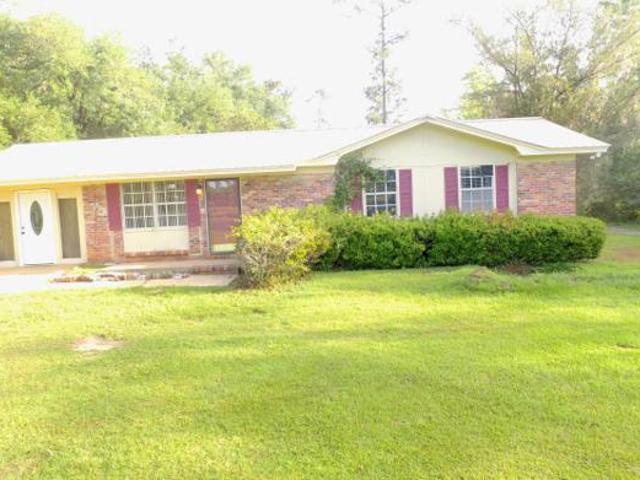 4292 Woodbriar Dr, Marianna, FL 32446