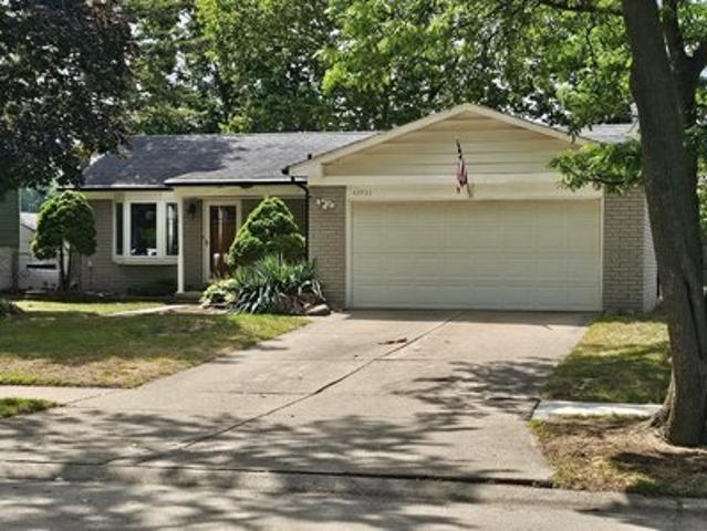 42933 Buckingham Dr, Sterling Heights, MI 48313