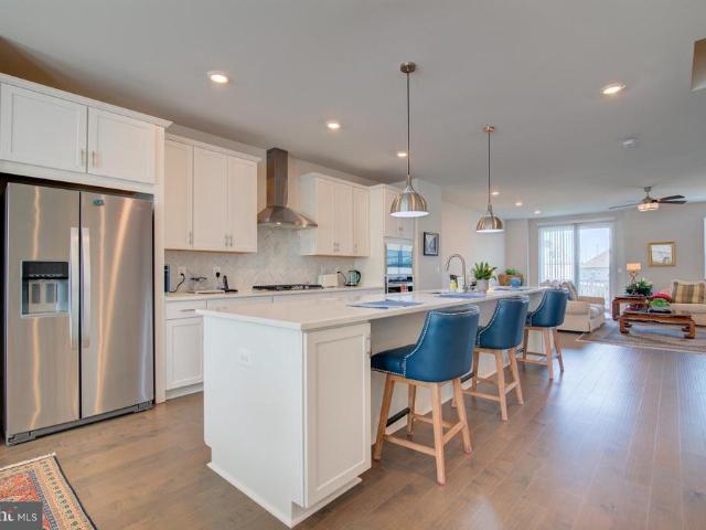 42932 Running Creek Square