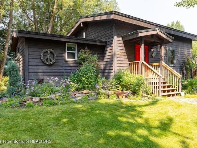 4293 W Leeper Ln, Wilson, WY 83014