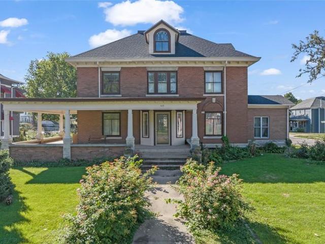 429 1st Ave W, Newton, IA 50208