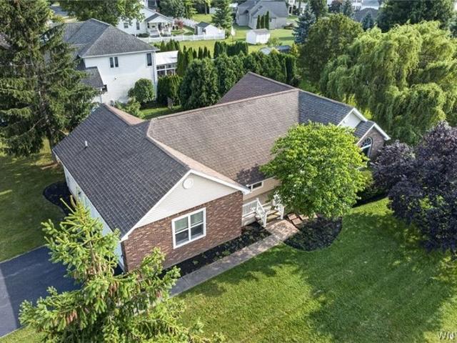 429 Carrollwood Dr, Youngstown, NY 14174