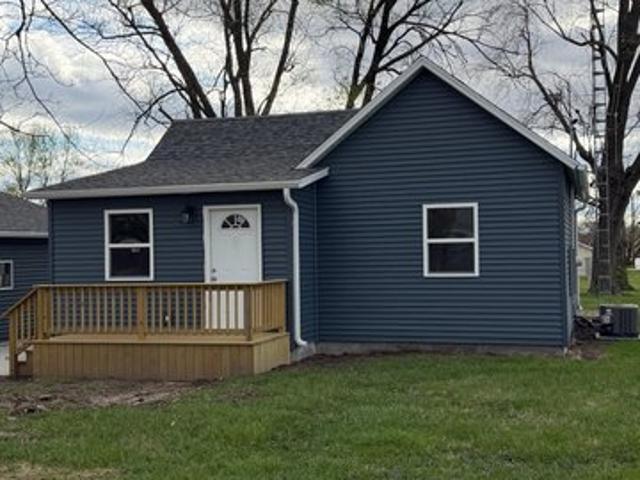 429 Curtis St, White Hall, IL 62092