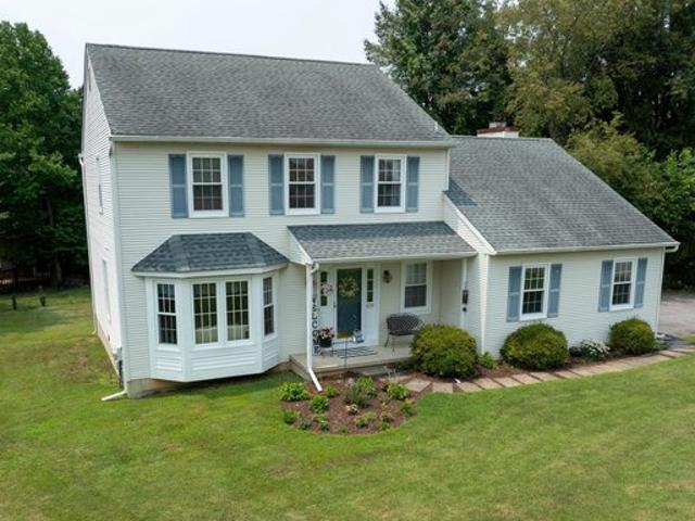 429 Deep Willow Dr, Exton, PA 19341