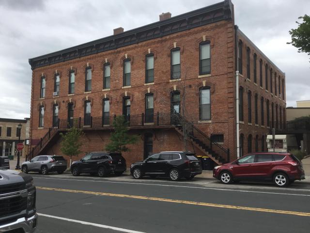 429 Division Street S