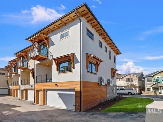 429 E Water Pocket Ln, Garden City, ID 83714