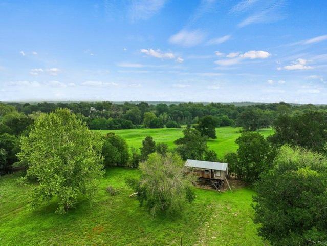 429 Hidden Shores Rd, Smithville, TX 78957