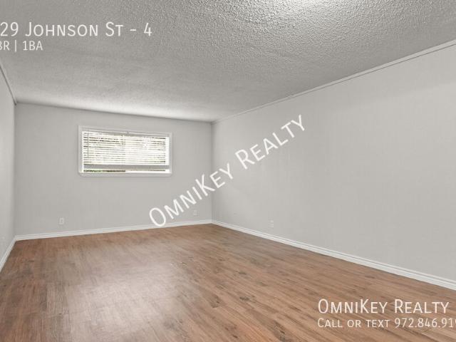 429 Johnson St, 2 beds, 1 full bath