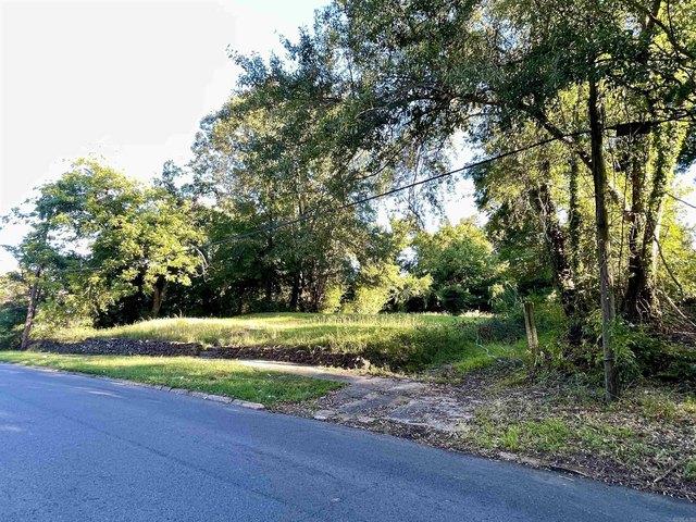 429 Maple St, Camden, AR 71701