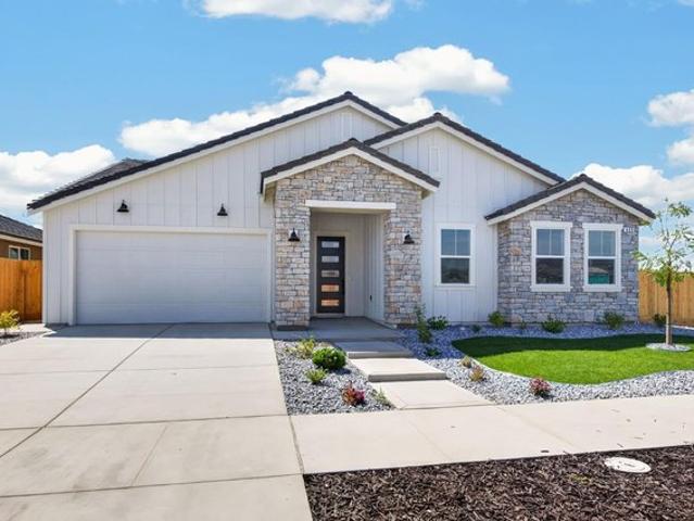 429 S Barcus Ave, Kerman, CA 93630