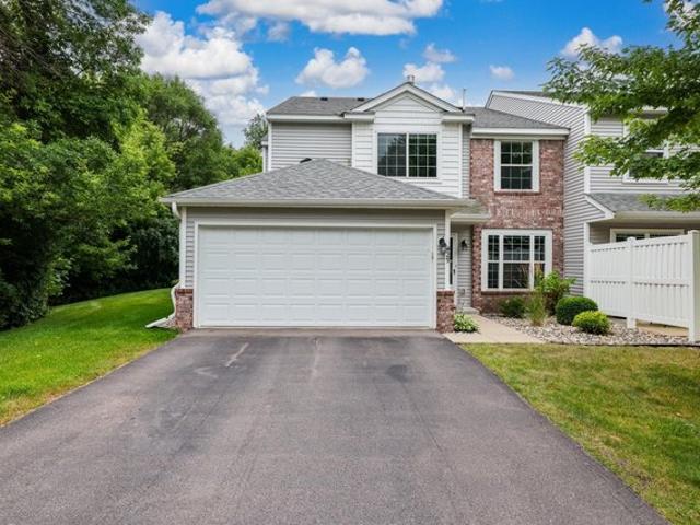 429 Wilderness Dr, Chaska, MN 55318