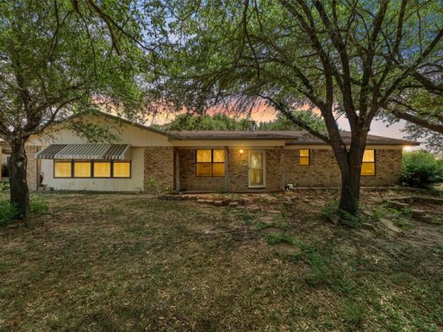 429 Wildwood Trl, Robinson, TX 76655