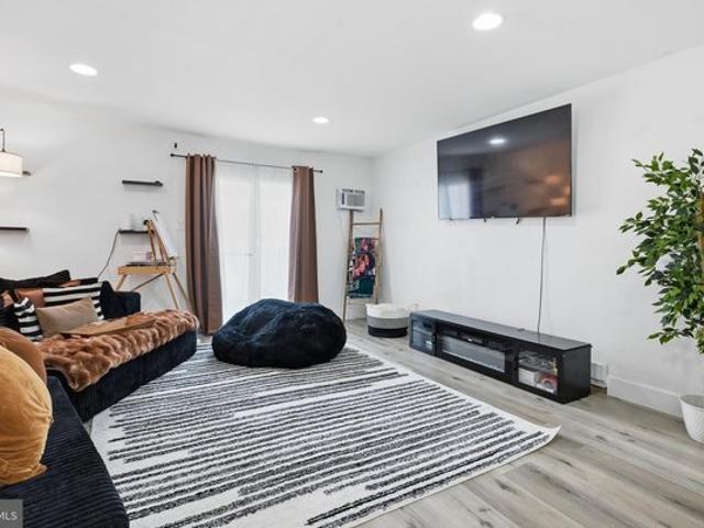 429 Via Cascata Dr, Clementon, NJ 08021
