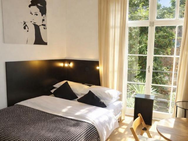 42 43 Cartwright Gardens, London, WC1H Studio to rent £2,145 pcm £495 pw