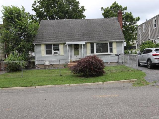 42 5th Ave S, Huntington Station, NY 11746