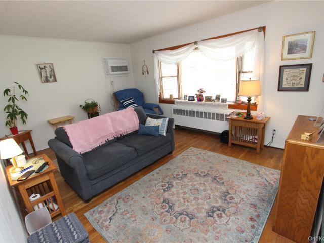 42 5th Avenue S