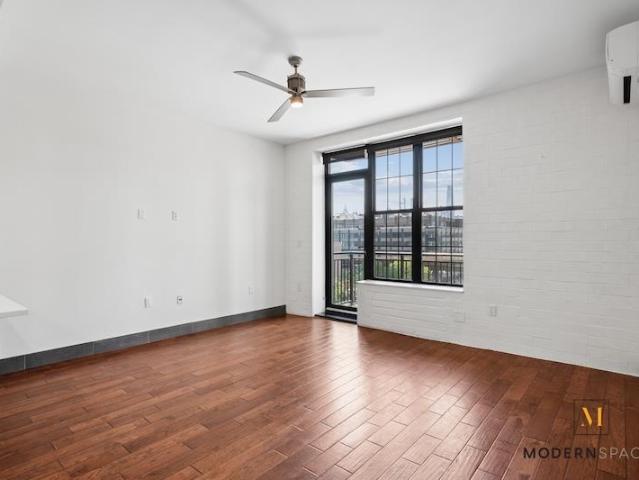 42 60 Crescent Street, Unit 7E
