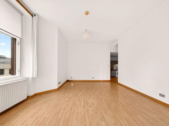 4/2, 65 Renfield Street