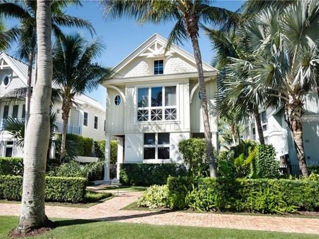 42 6th St S, Naples, FL 34102