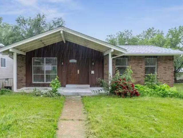 4/2 2574 Robley Dr