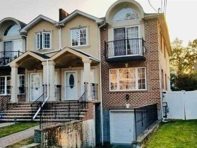 42 32 249 St 2Nd Fl, Little Neck, NY