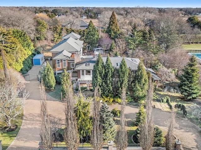 42 Tanners Neck Ln, Westhampton, NY 11977