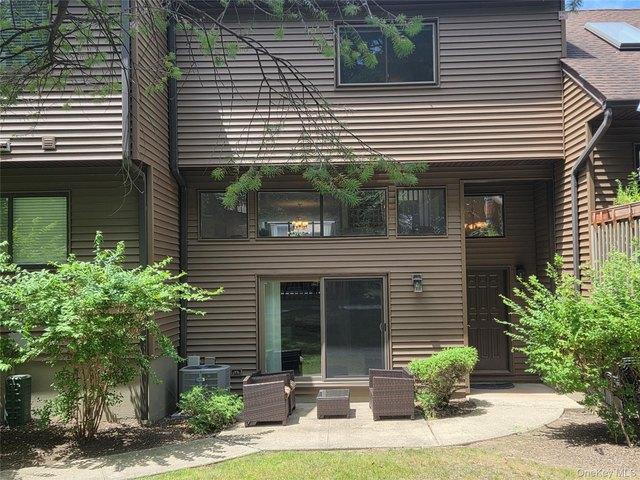 42 Tulip Ct, Nanuet, NY 10954