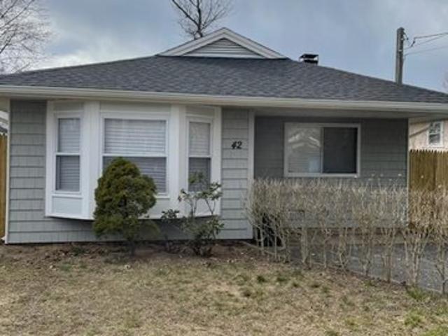 42 Vernon Ave, Mastic, NY 11950