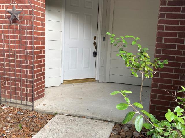 42 W Drifting Shadows Cir, Conroe, TX 77385 | MLS #43581