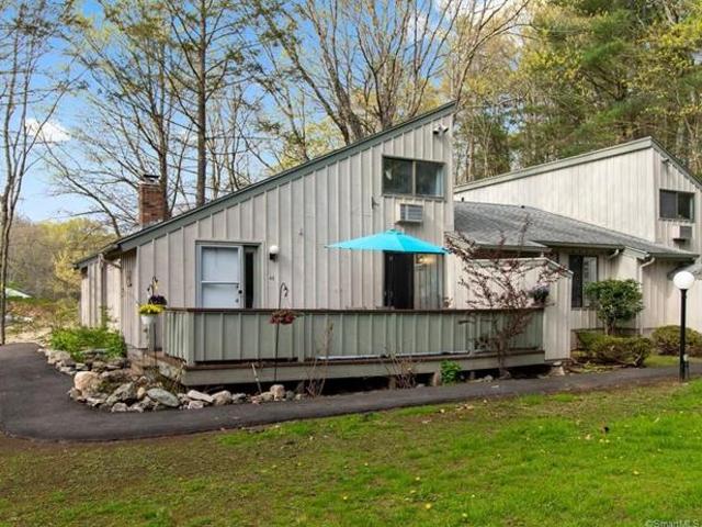 42 Wauwinet Ct #42, Guilford, CT 06437