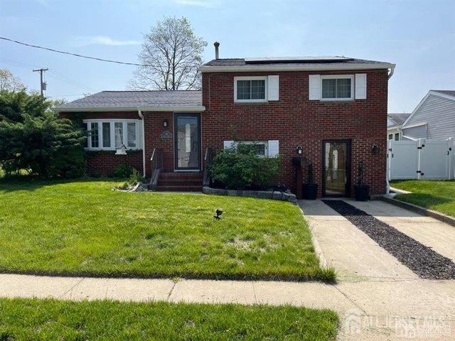 42 Albert Dr, Sayreville, NJ 08859