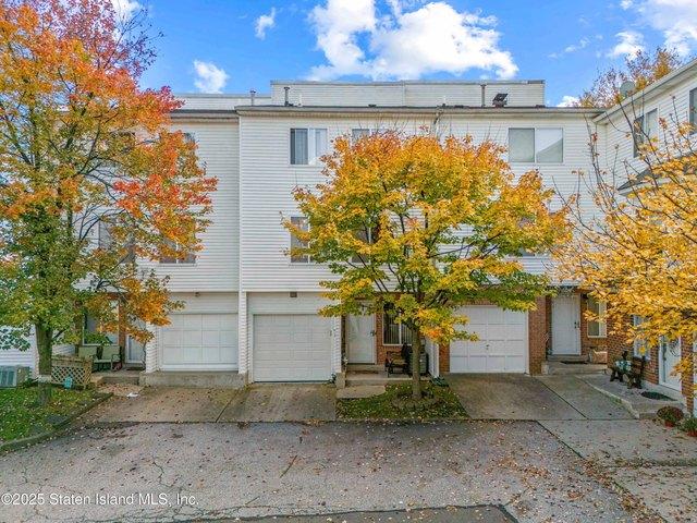 42 Amanda Ct, Staten Island, NY 10312