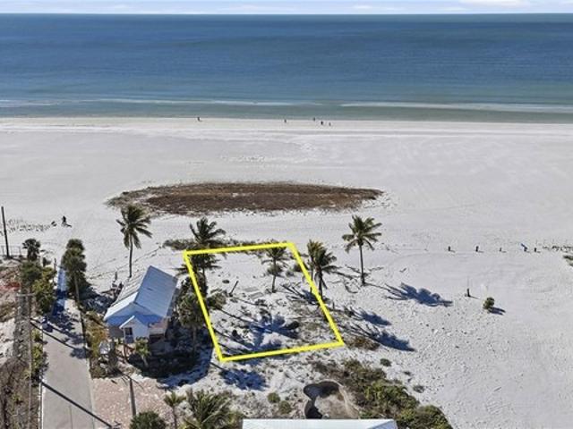 42 Avenue E, Fort Myers Beach, FL 33931