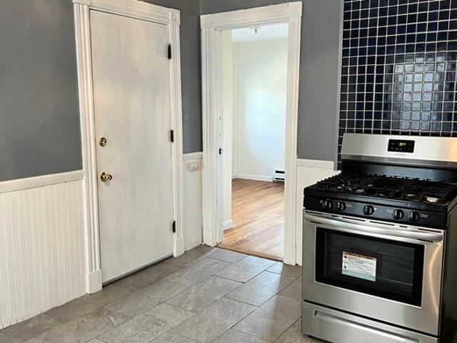 42 Barry St Apt 2, 3 beds, 1 full bath