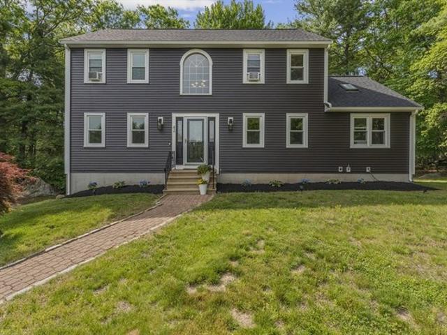 42 Brookside Dr, Uxbridge, MA 01569