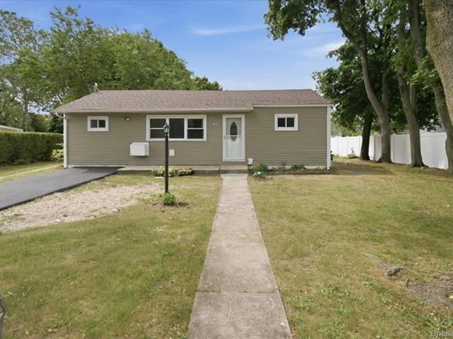 42 Bradley St, Brentwood, NY 11717