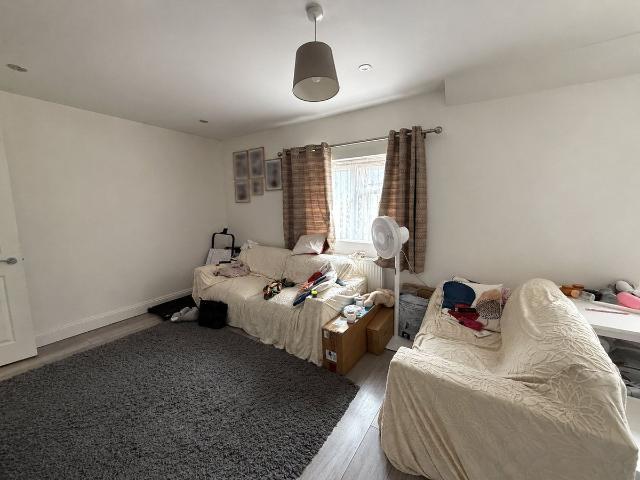 42 Brighton Road, Coulsdon, Surrey CR5, 1 bed flat to rent, £1,300 pcm | PrimeLocation