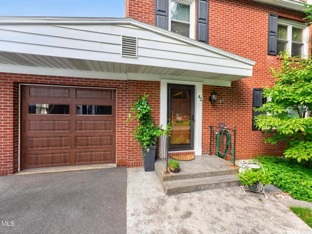 42 Buckingham Drive