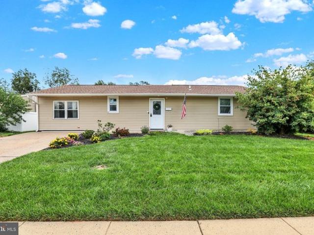 42 Burning Bush Ln, Levittown, PA 19054