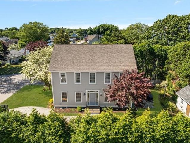42 Camden Rd, Narragansett, RI 02882