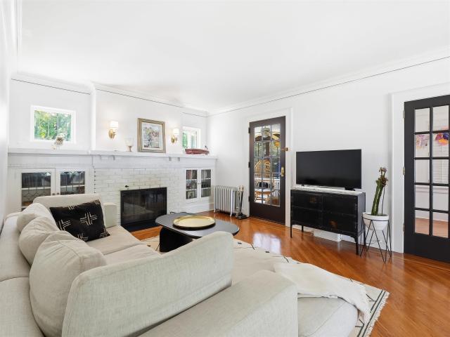 42 Courter Ave