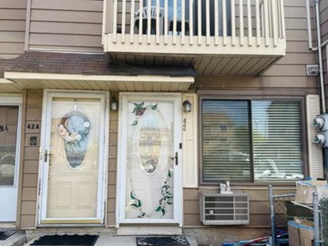42 Daffodil Ln, Staten Island, NY 10314