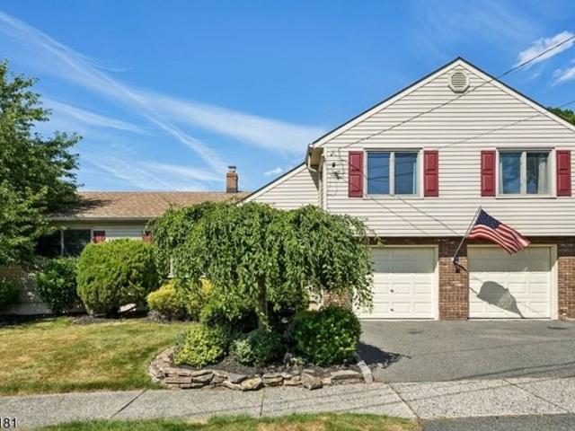 42 Daka Ct, Bloomfield, NJ 07003