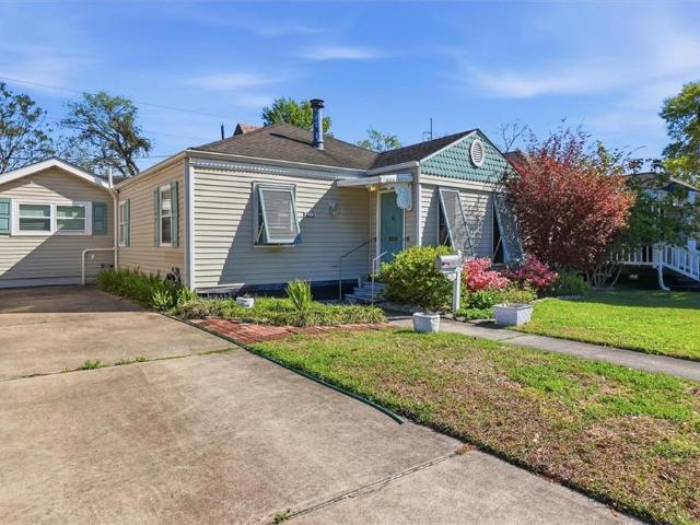 42 Davis Boulevard