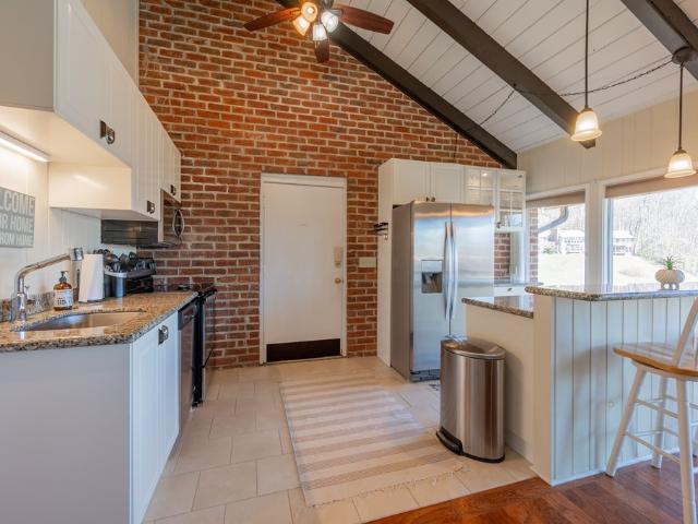 42 Doe Valley Dr
