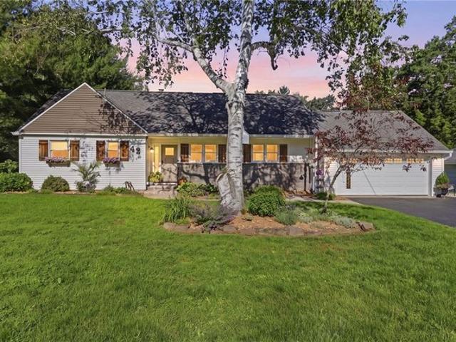 42 Everett Dr, Rochester, NY 14624