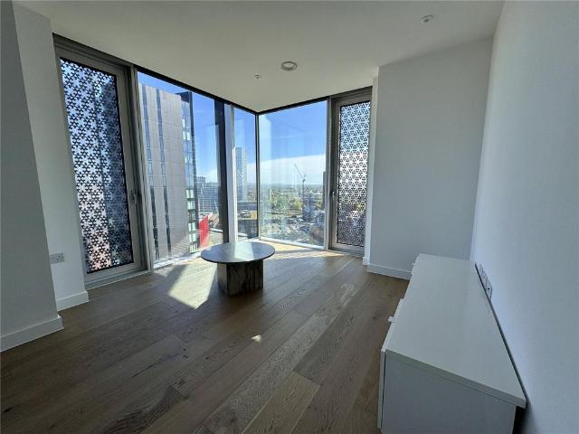 42, Great Bridgewater Street. 2 bed apartment to rent £1,900 pcm £438 pw