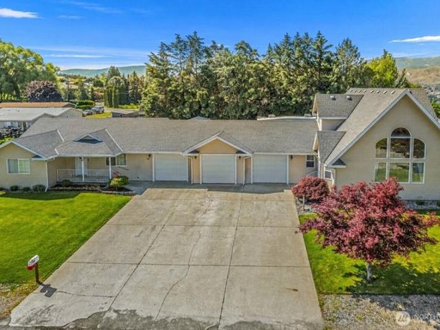 42 Hadley St NW, East Wenatchee, WA 98802
